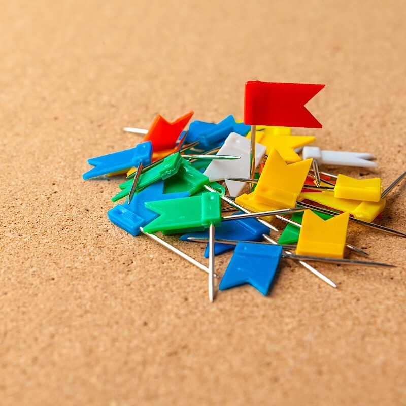 Chincheta para corcho con forma de bandera