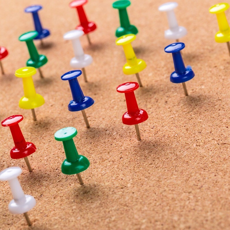 Chincheta tipo pin para usar en corchos, tablones de anuncios