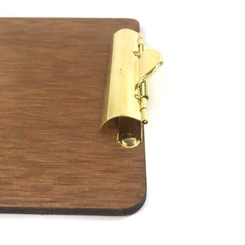 Fabricamos cartas de menú en madera con pinza personalizadas con logo