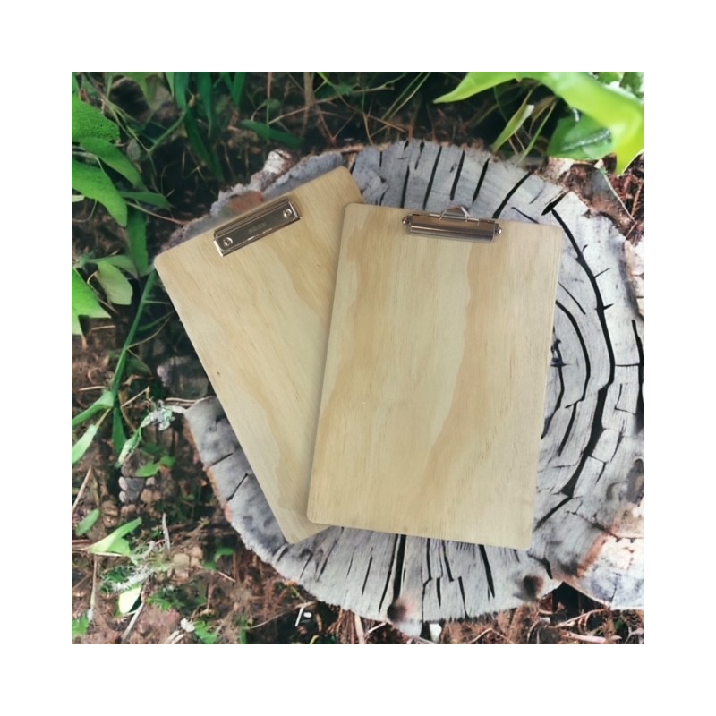Carta menú restaurante en madera clara y elegante estilo nórdico.
